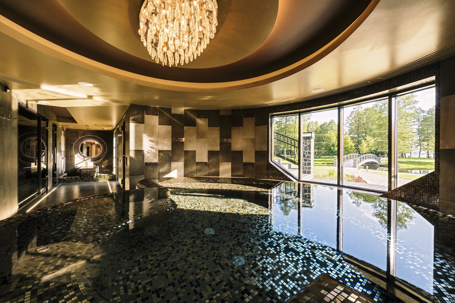 Poilsis dviem su pusryčiais ir sūkurine vonia su vaizdu į ežerą