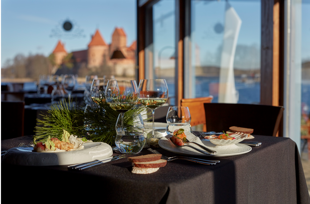 200 € viename iš pasirinktų „Apvalaus stalo klubas“ restoranų!