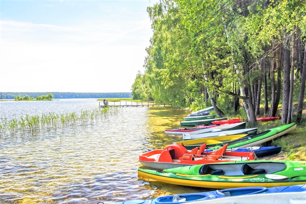 Poilsis kempinge prie ežero Molėtuose su pramogomis