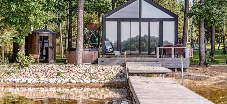 Poilsis privačiame Molėtai Resort namelyje dviem